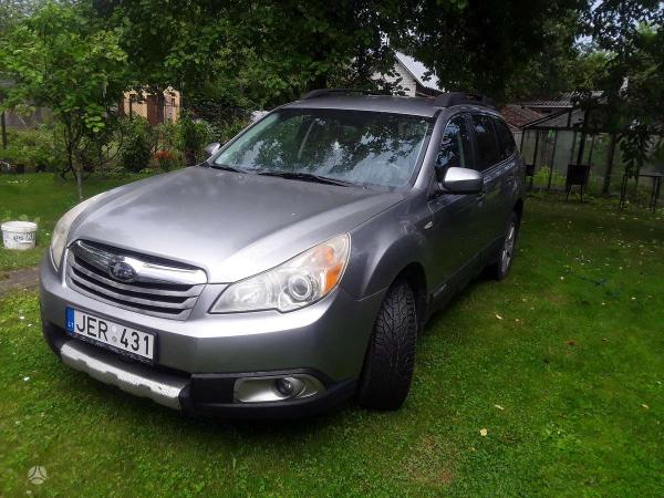 Grey Subaru Outback 2011 in Vilnius, with an engine capacity of 2.46 L and mileage of 241 thousand km for 3900 €, photo 4 on AUTOMOTO.COM.LV