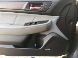 Grey Subaru Outback 2018 in Kaunas, with an engine capacity of 2.50 L and mileage of 140 thousand km for 14800 €, photo 15 on AUTOMOTO.COM.LV