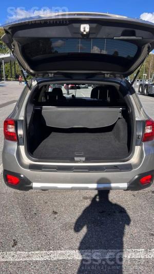 Grey Subaru Outback 2016 in Riga, with an engine capacity of 2.50 L and mileage of 306 thousand km for 10600 €, photo 4 on AUTOMOTO.COM.LV