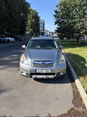 Grey Subaru Outback 2016 in Kaunas, with an engine capacity of 2.46 L and mileage of 175 thousand km for 3300 €, photo 3 on AUTOMOTO.COM.LV