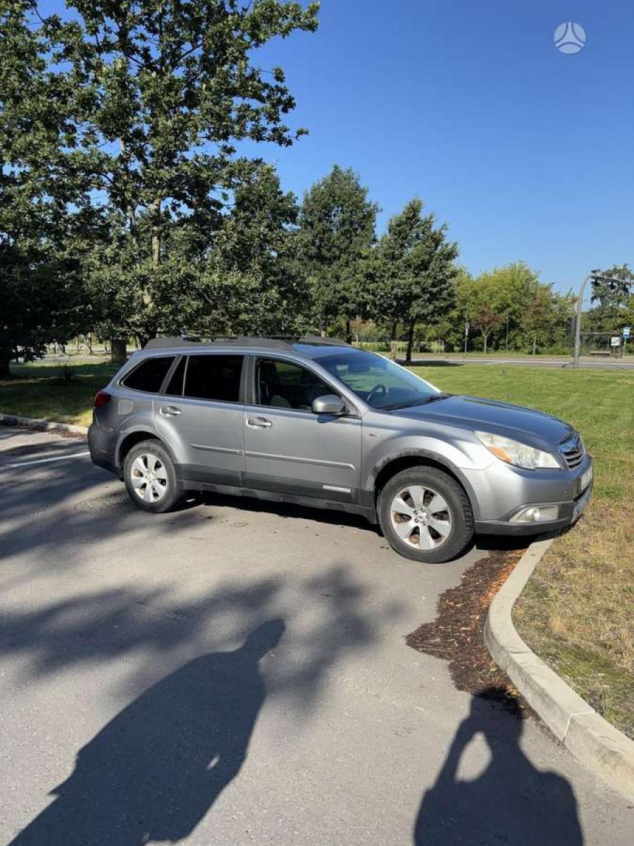 Grey Subaru Outback 2016 in Kaunas, with an engine capacity of 2.46 L and mileage of 175 thousand km for 3300 €, photo 5 on AUTOMOTO.COM.LV