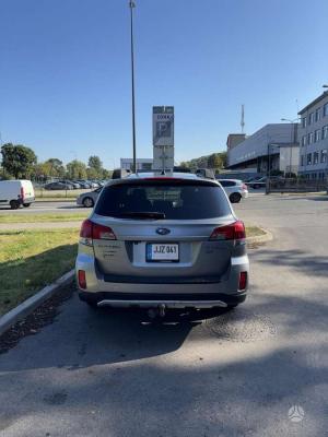 Grey Subaru Outback 2016 in Kaunas, with an engine capacity of 2.46 L and mileage of 175 thousand km for 3300 €, photo 7 on AUTOMOTO.COM.LV