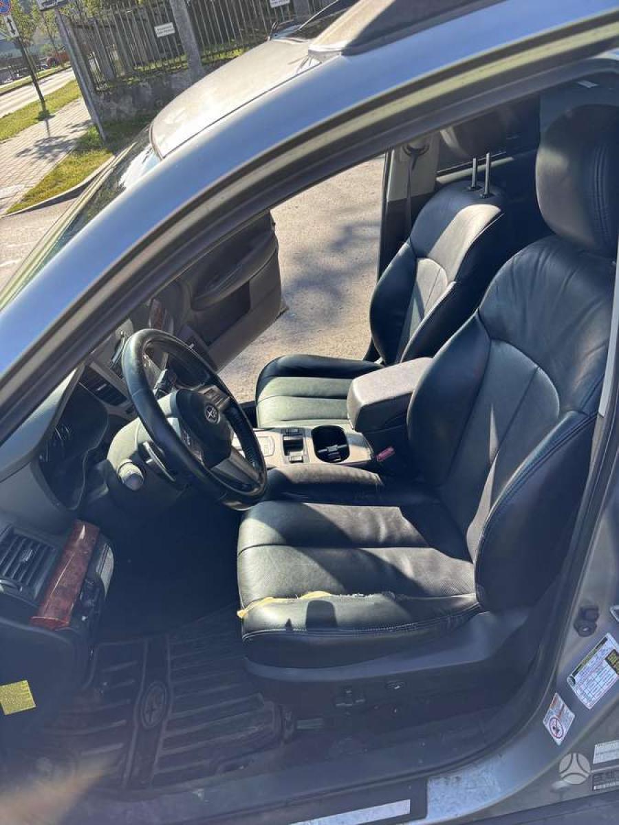 Grey Subaru Outback 2016 in Kaunas, with an engine capacity of 2.46 L and mileage of 175 thousand km for 3300 €, photo 10 on AUTOMOTO.COM.LV