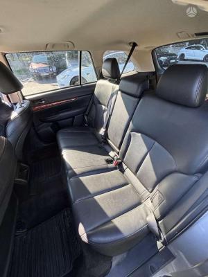 Grey Subaru Outback 2016 in Kaunas, with an engine capacity of 2.46 L and mileage of 175 thousand km for 3300 €, photo 11 on AUTOMOTO.COM.LV
