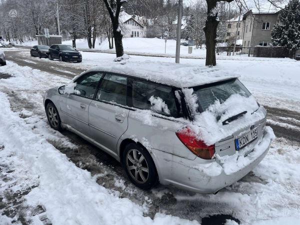 Grey Subaru Outback 2004 in Vilnius, with an engine capacity of 2.50 L and mileage of 311 thousand km for 750 €, photo 2 on AUTOMOTO.COM.LV