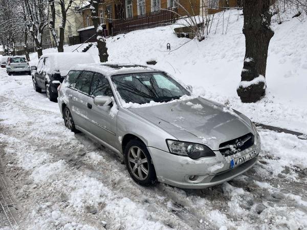 Grey Subaru Outback 2004 in Vilnius, with an engine capacity of 2.50 L and mileage of 311 thousand km for 750 €, photo 3 on AUTOMOTO.COM.LV