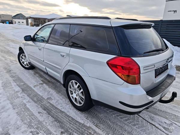Pelēks Subaru Outback 2004 Viļņa, ar dzinēja tilpumu 2.46 L un nobraukumu 251 tūkst. km par 3450 €, foto 4 vietnē AUTOMOTO.COM.LV