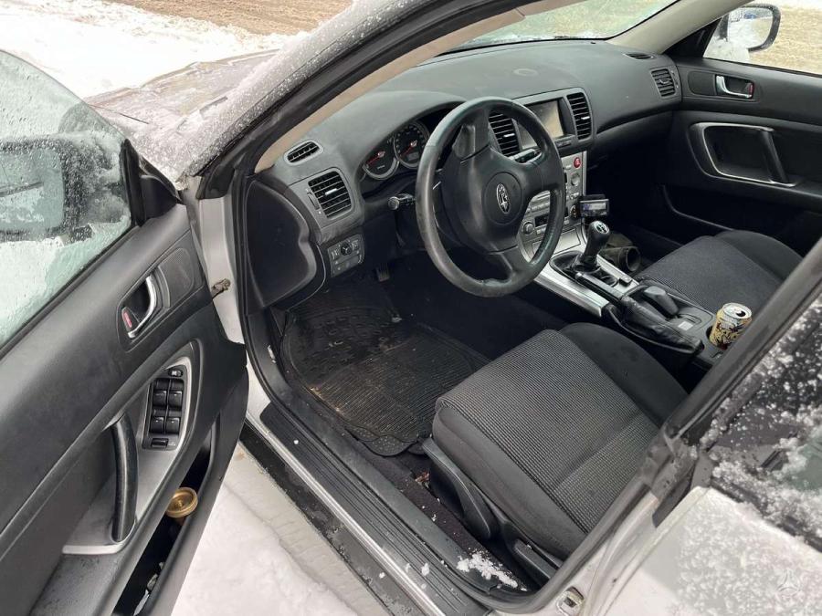 Pelēks Subaru Outback 2005 Viļņa, ar dzinēja tilpumu 2.46 L un nobraukumu 440 tūkst. km par 1750 €, foto 9 vietnē AUTOMOTO.COM.LV