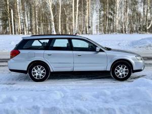 Grey Subaru Outback 2005 in Vilnius, with an engine capacity of 2.46 L and mileage of 372 thousand km for 3150 €, photo 4 on AUTOMOTO.COM.LV