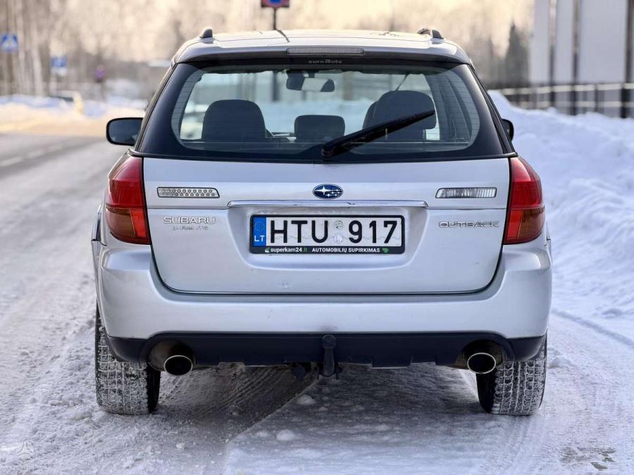 Grey Subaru Outback 2005 in Vilnius, with an engine capacity of 2.46 L and mileage of 372 thousand km for 3150 €, photo 7 on AUTOMOTO.COM.LV