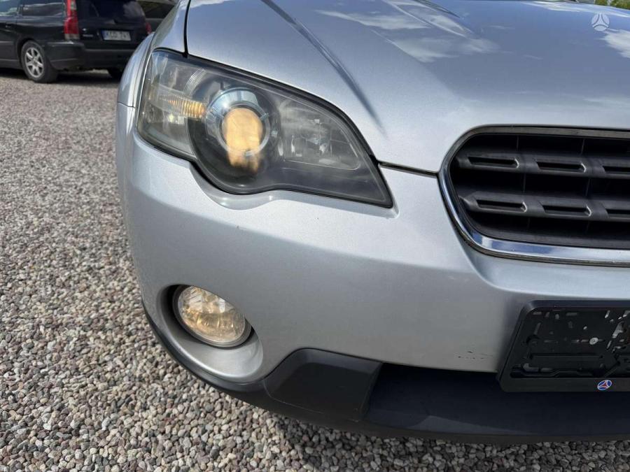 Grey Subaru Outback 2005 in Utena, with an engine capacity of 2.46 L and mileage of 245 thousand km for 4000 €, photo 21 on AUTOMOTO.COM.LV