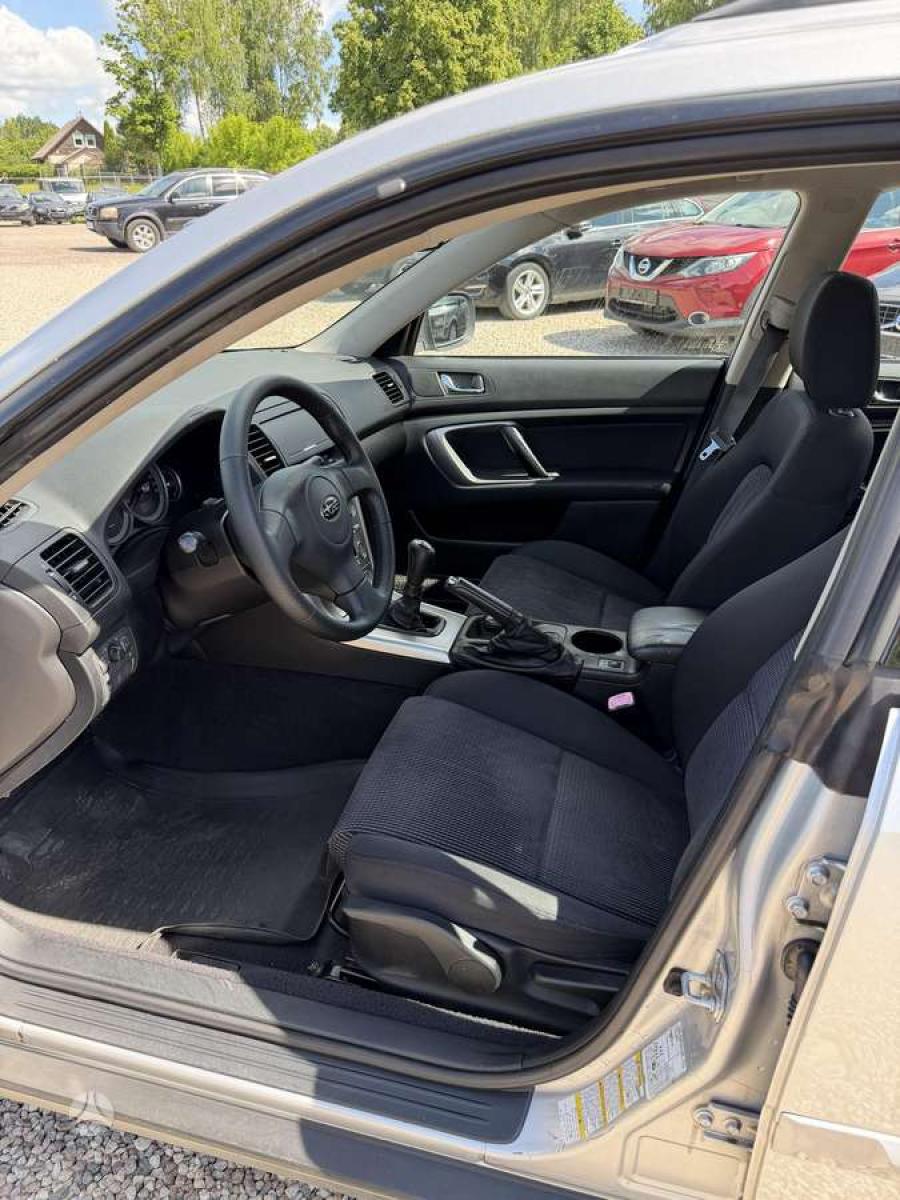 Grey Subaru Outback 2005 in Utena, with an engine capacity of 2.46 L and mileage of 245 thousand km for 4000 €, photo 24 on AUTOMOTO.COM.LV