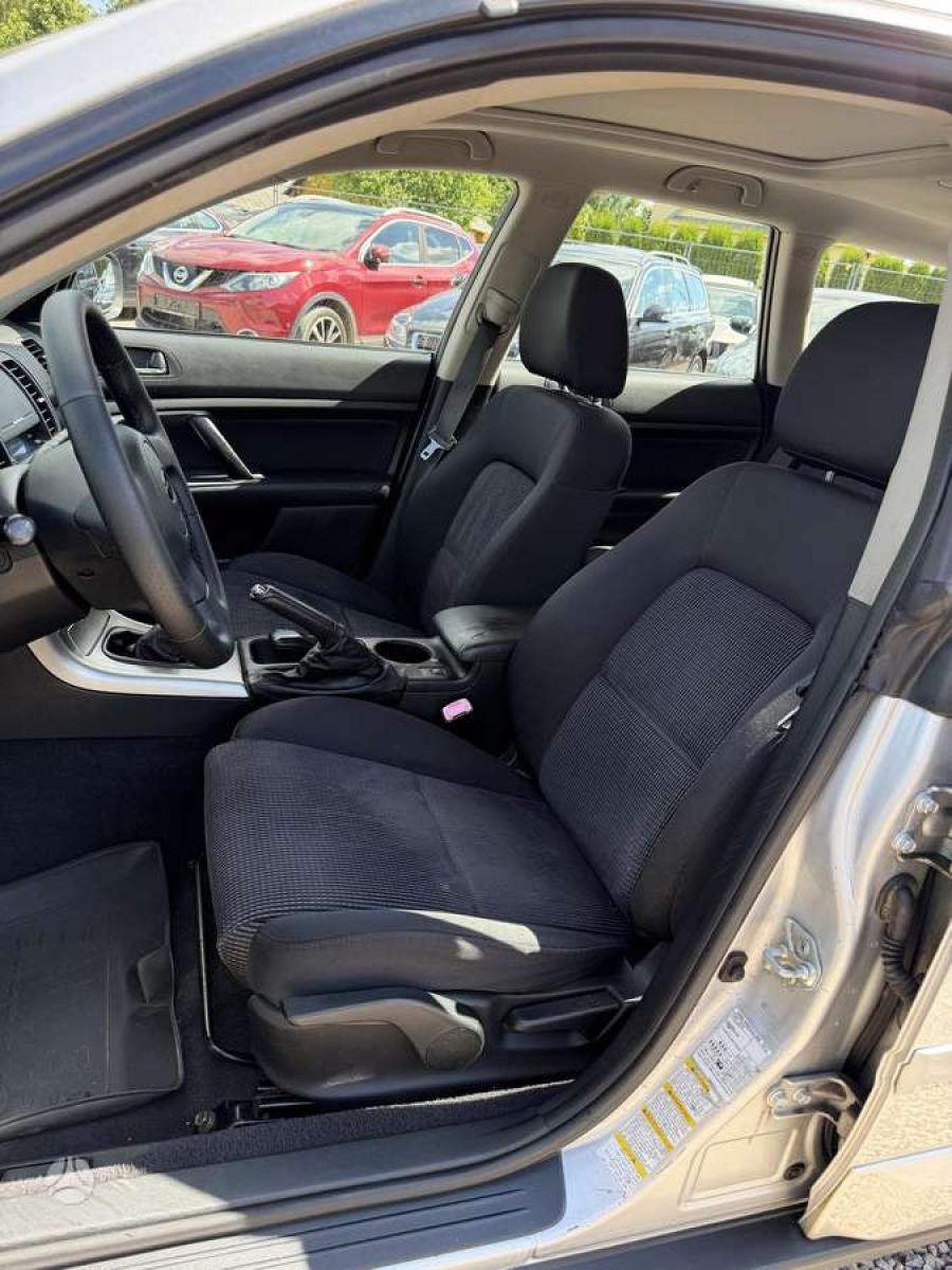 Grey Subaru Outback 2005 in Utena, with an engine capacity of 2.46 L and mileage of 245 thousand km for 4000 €, photo 26 on AUTOMOTO.COM.LV