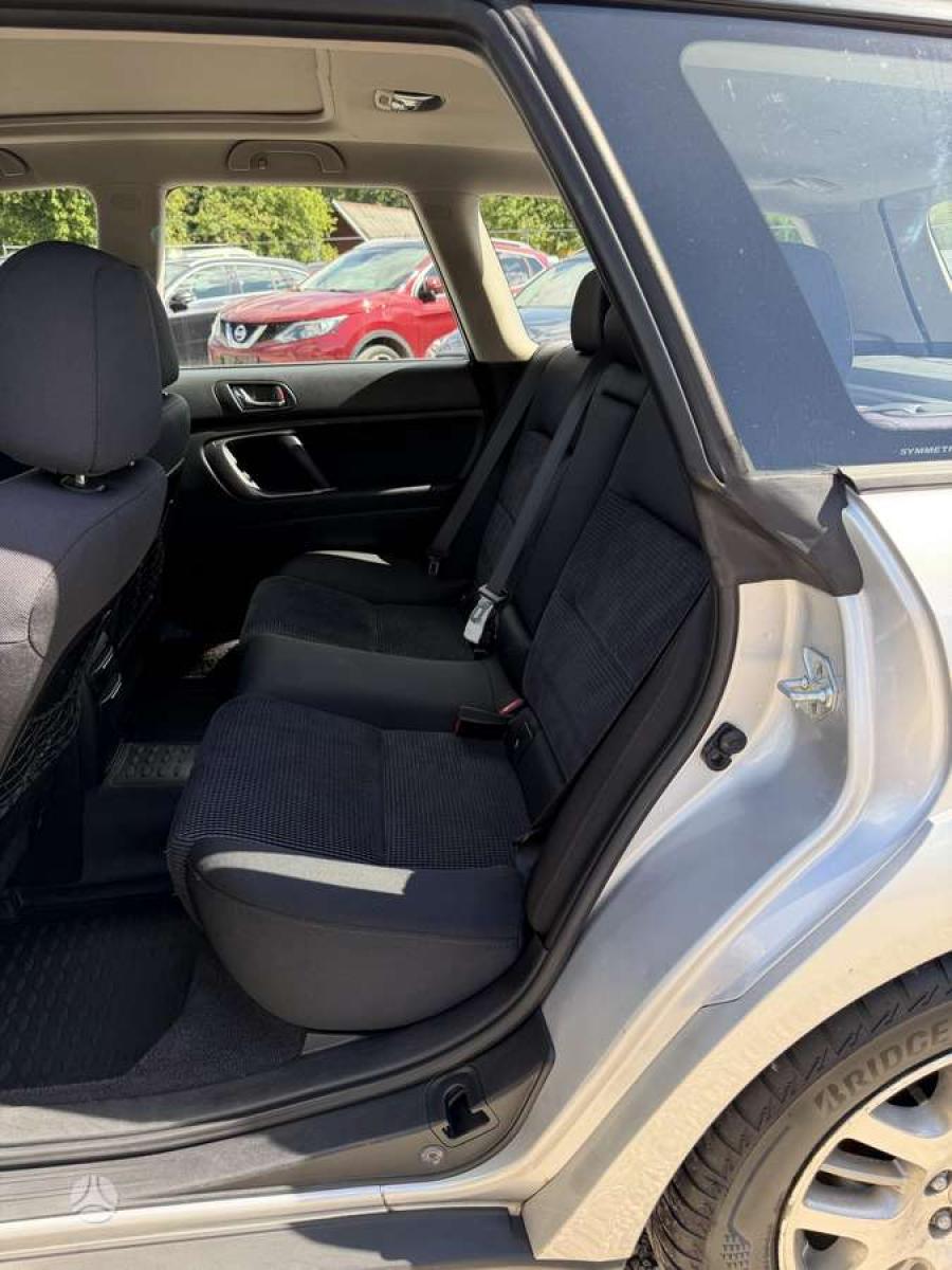 Grey Subaru Outback 2005 in Utena, with an engine capacity of 2.46 L and mileage of 245 thousand km for 4000 €, photo 27 on AUTOMOTO.COM.LV