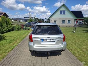 Pelēks Subaru Outback 2005 Viļņa, ar dzinēja tilpumu 2.50 L un nobraukumu 304 tūkst. km par 2000 €, foto 6 vietnē AUTOMOTO.COM.LV