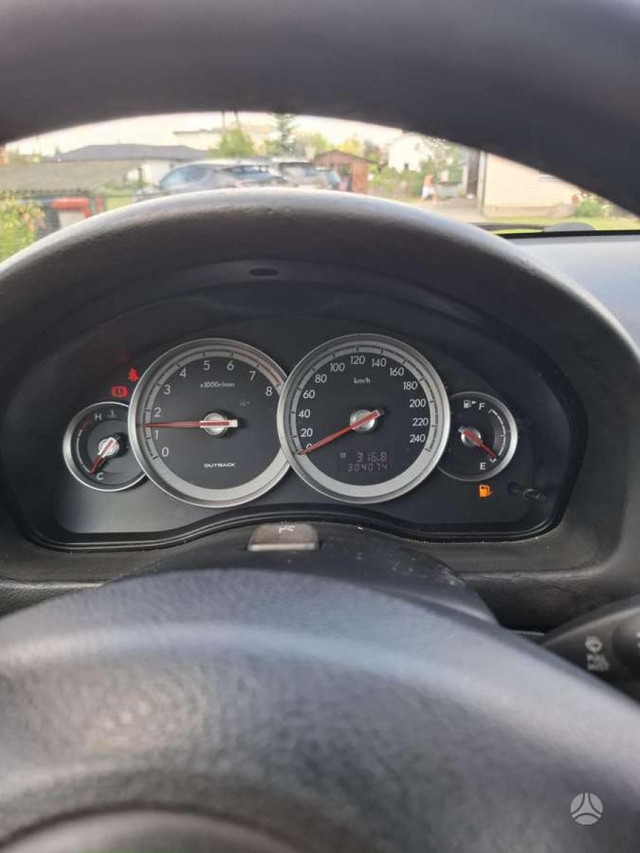 Pelēks Subaru Outback 2005 Viļņa, ar dzinēja tilpumu 2.50 L un nobraukumu 304 tūkst. km par 2000 €, foto 8 vietnē AUTOMOTO.COM.LV