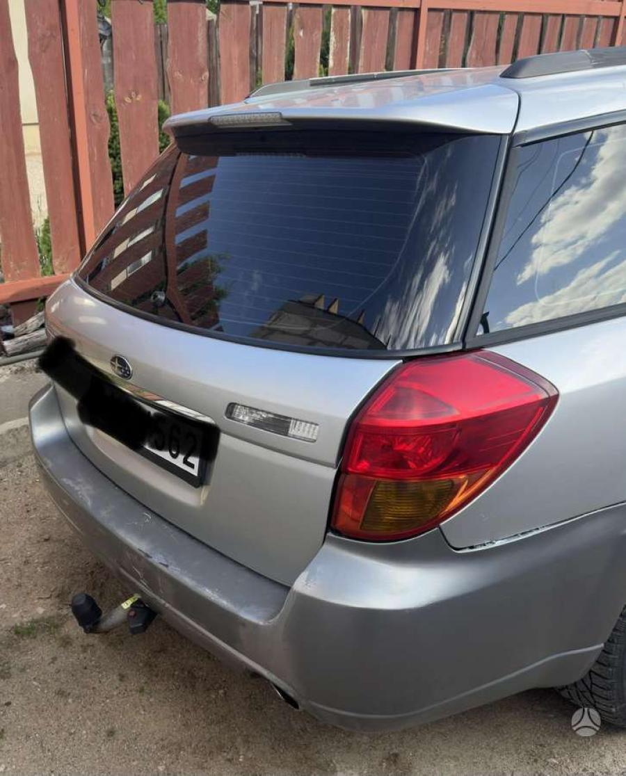 Grey Subaru Outback 2005 in Vilnius, with an engine capacity of 2.46 L and mileage of 429 thousand km for 700 €, photo 4 on AUTOMOTO.COM.LV