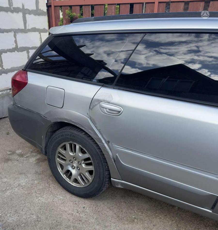 Grey Subaru Outback 2005 in Vilnius, with an engine capacity of 2.46 L and mileage of 429 thousand km for 700 €, photo 5 on AUTOMOTO.COM.LV