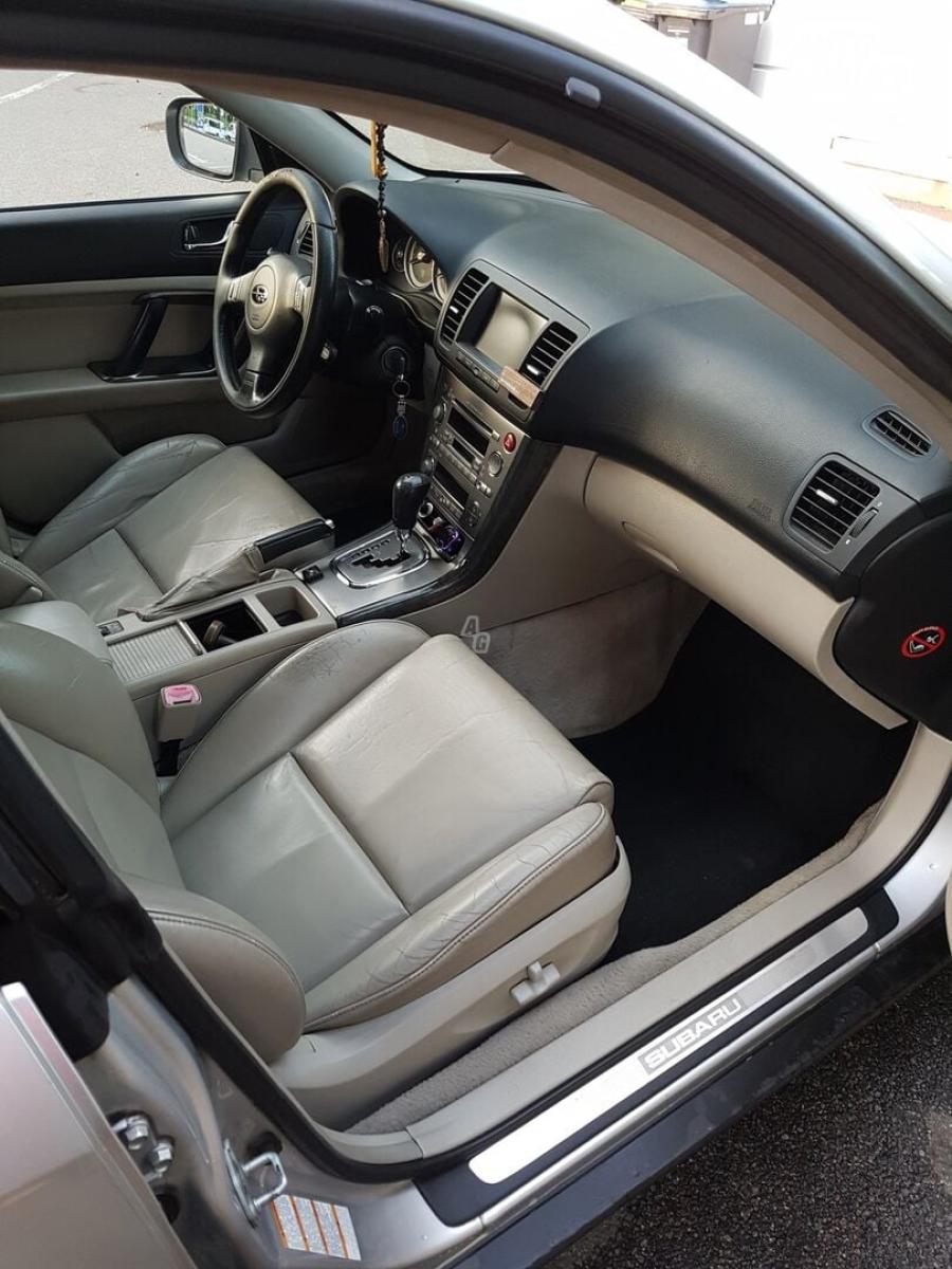 Pelēks Subaru Outback 2005 Viļņa, ar dzinēja tilpumu 3.00 L un nobraukumu 355 tūkst. km par 1800 €, foto 9 vietnē AUTOMOTO.COM.LV