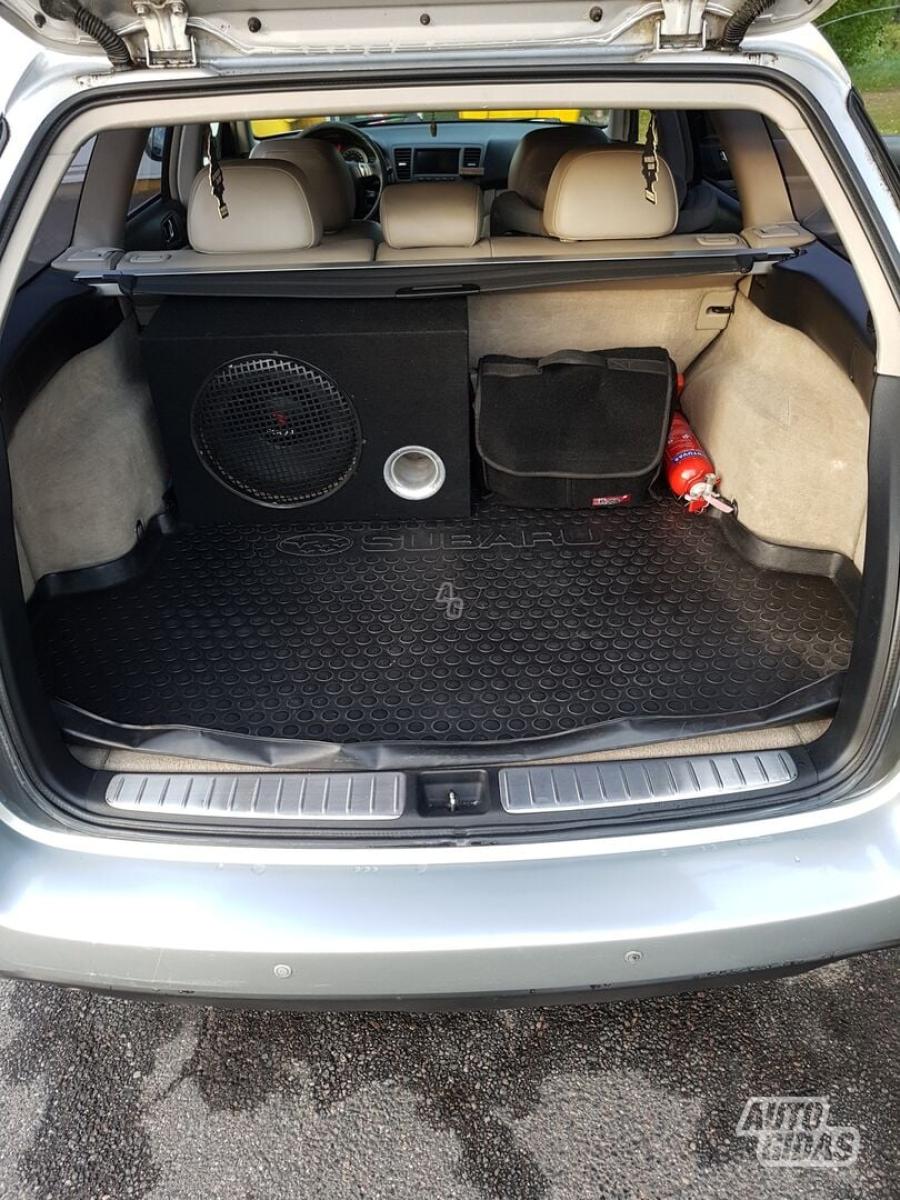 Pelēks Subaru Outback 2005 Viļņa, ar dzinēja tilpumu 3.00 L un nobraukumu 355 tūkst. km par 1800 €, foto 12 vietnē AUTOMOTO.COM.LV