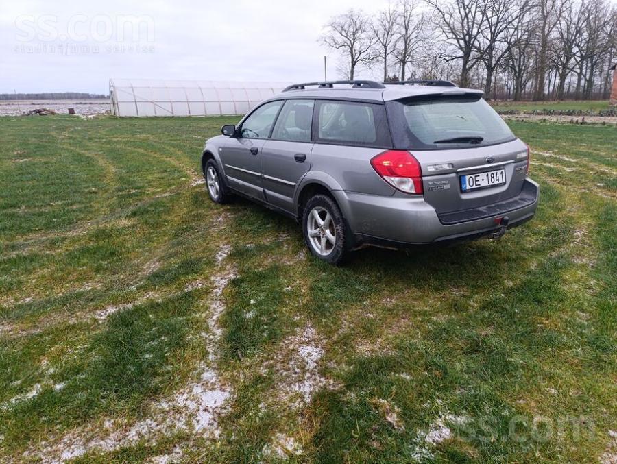 Grey Subaru Outback 2006 in Bauska, with an engine capacity of 2.50 L and mileage of 304 thousand km for 1600 €, photo 3 on AUTOMOTO.COM.LV