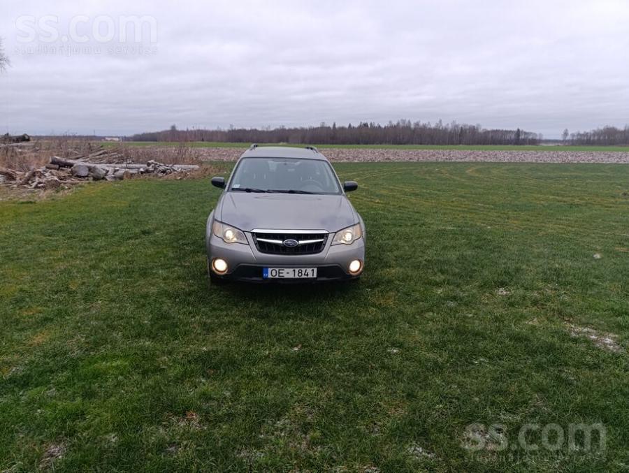 Grey Subaru Outback 2006 in Bauska, with an engine capacity of 2.50 L and mileage of 304 thousand km for 1600 €, photo 4 on AUTOMOTO.COM.LV