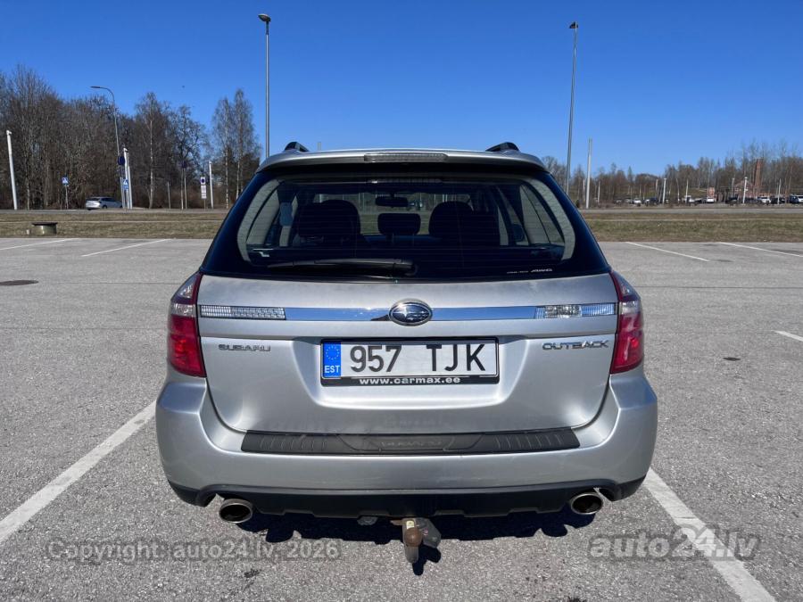 Grey Subaru Outback 2006 in Tartu, with an engine capacity of 2.50 L and mileage of 273 thousand km for 2490 €, photo 4 on AUTOMOTO.COM.LV