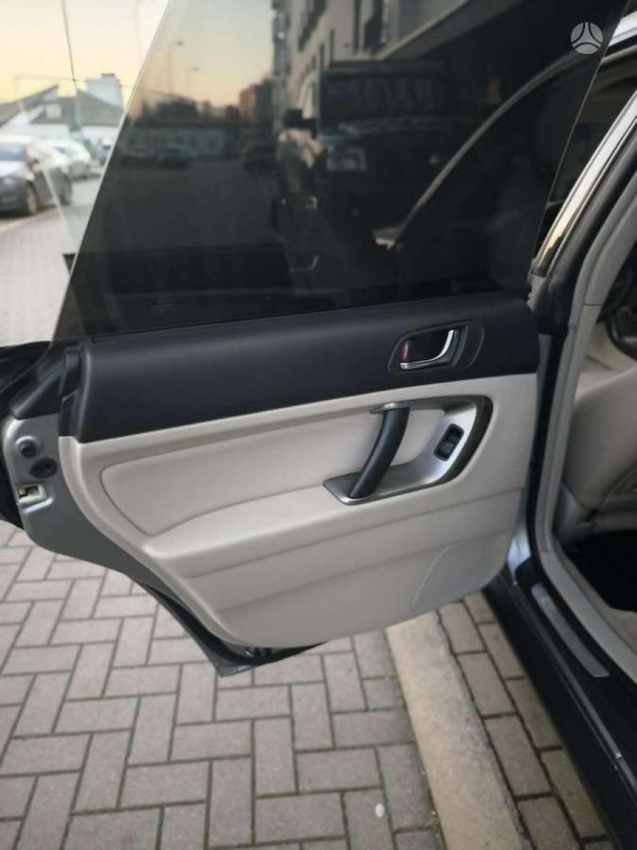 Grey Subaru Outback 2006 in Kaunas, with an engine capacity of 3.00 L and mileage of 360 thousand km for 4200 €, photo 6 on AUTOMOTO.COM.LV