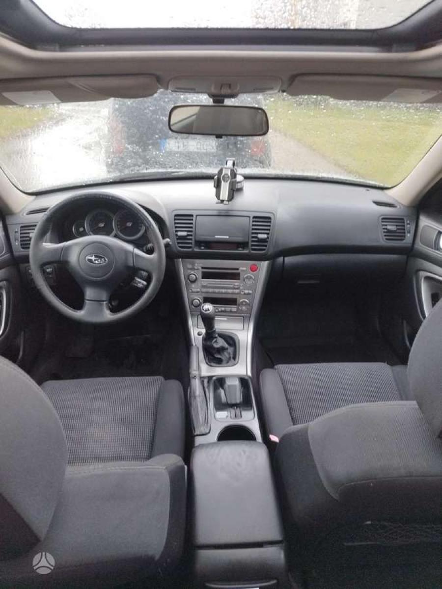 Pelēks Subaru Outback 2006 Panevēža, ar dzinēja tilpumu 2.50 L un nobraukumu 301 tūkst. km par 1450 €, foto 5 vietnē AUTOMOTO.COM.LV