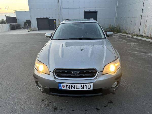 Subaru Outback 2006 in Utena on AUTOMOTO.COM.LV Grey Subaru Outback 2006 in Utena, with an engine capacity of 2.46 L and mileage of 242 thousand km for 3750 €, photo 6 on AUTOMOTO.COM.LV