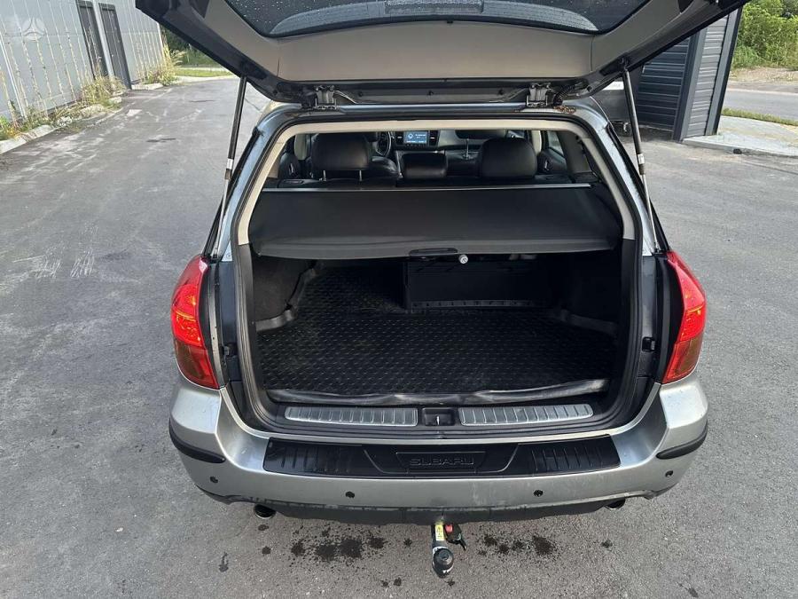 Grey Subaru Outback 2006 in Utena, with an engine capacity of 2.46 L and mileage of 242 thousand km for 3750 €, photo 14 on AUTOMOTO.COM.LV