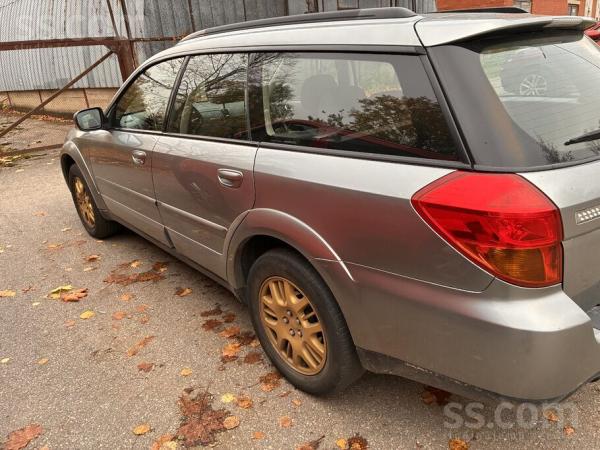Subaru Outback 2006 in Daugavpils on AUTOMOTO.COM.LV Grey Subaru Outback 2006 in Daugavpils, with an engine capacity of 2.50 L and mileage of 295 thousand km for 2650 €, photo 3 on AUTOMOTO.COM.LV