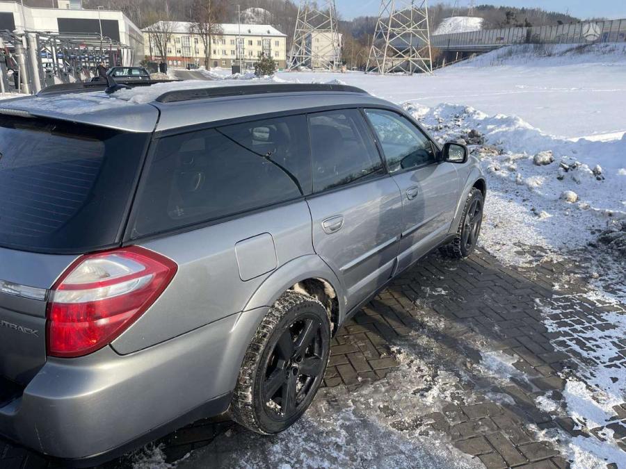 Grey Subaru Outback 2007 in Kaunas, with an engine capacity of 2.50 L and mileage of 419 thousand km for 2900 €, photo 3 on AUTOMOTO.COM.LV