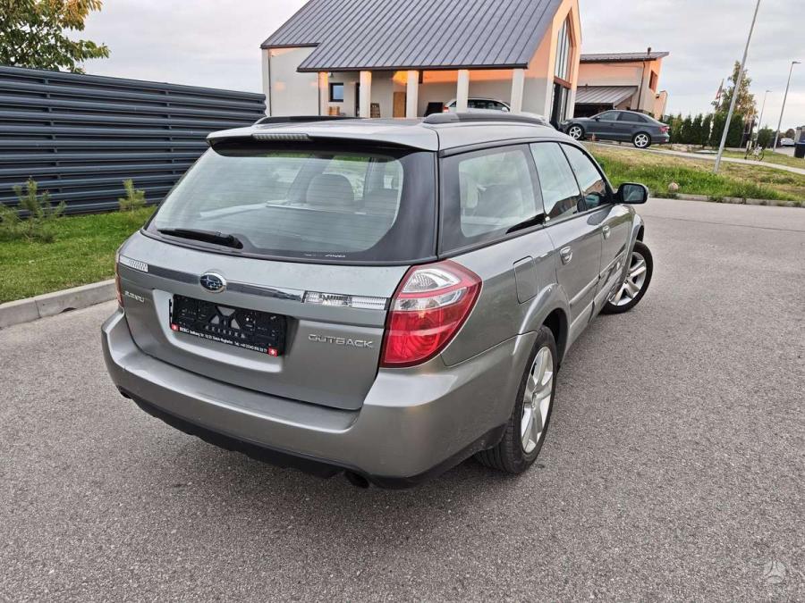 Grey Subaru Outback 2007 in Vilnius, with an engine capacity of 2.46 L and mileage of 231 thousand km for 4250 €, photo 3 on AUTOMOTO.COM.LV