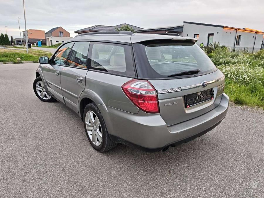 Grey Subaru Outback 2007 in Vilnius, with an engine capacity of 2.46 L and mileage of 231 thousand km for 4250 €, photo 5 on AUTOMOTO.COM.LV