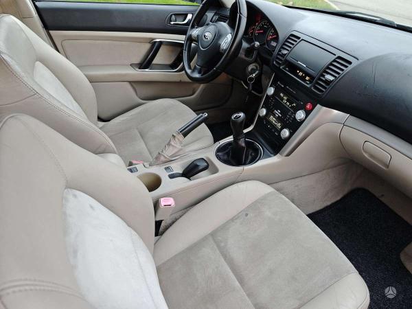 Grey Subaru Outback 2007 in Vilnius, with an engine capacity of 2.46 L and mileage of 231 thousand km for 4250 €, photo 7 on AUTOMOTO.COM.LV