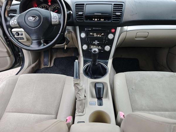 Grey Subaru Outback 2007 in Vilnius, with an engine capacity of 2.46 L and mileage of 231 thousand km for 4250 €, photo 8 on AUTOMOTO.COM.LV