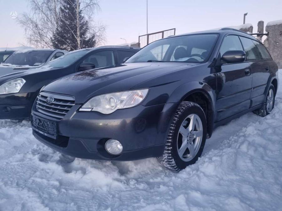 Grey Subaru Outback 2008 in Utena, with an engine capacity of 2.46 L and mileage of 183 thousand km for 4150 €, photo 1 on AUTOMOTO.COM.LV