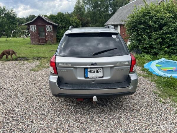 Grey Subaru Outback 2008 in Utena, with an engine capacity of 2.50 L and mileage of 283 thousand km for 1500 €, photo 4 on AUTOMOTO.COM.LV