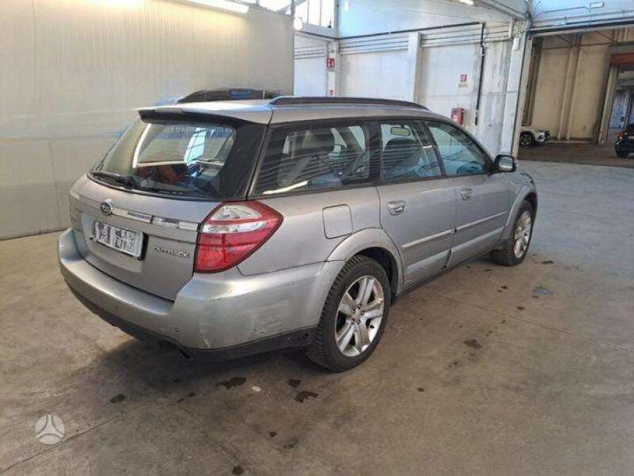 Grey Subaru Outback 2009 in Taurage, with an engine capacity of 2.46 L and mileage of 378 thousand km for 2599 €, photo 3 on AUTOMOTO.COM.LV