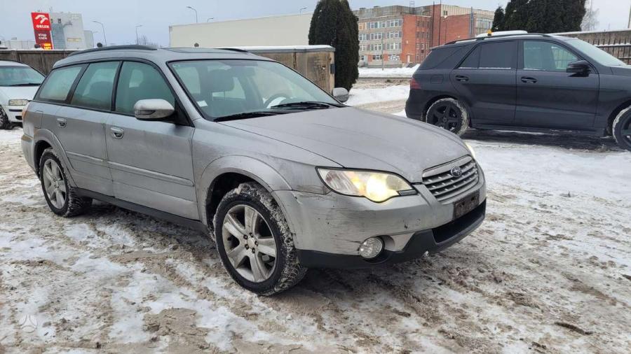 Grey Subaru Outback 2009 in Vilnius, with an engine capacity of 2.46 L and mileage of 378 thousand km for 2250 €, photo 1 on AUTOMOTO.COM.LV