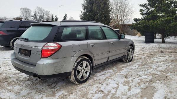 Grey Subaru Outback 2009 in Vilnius, with an engine capacity of 2.46 L and mileage of 378 thousand km for 2250 €, photo 2 on AUTOMOTO.COM.LV