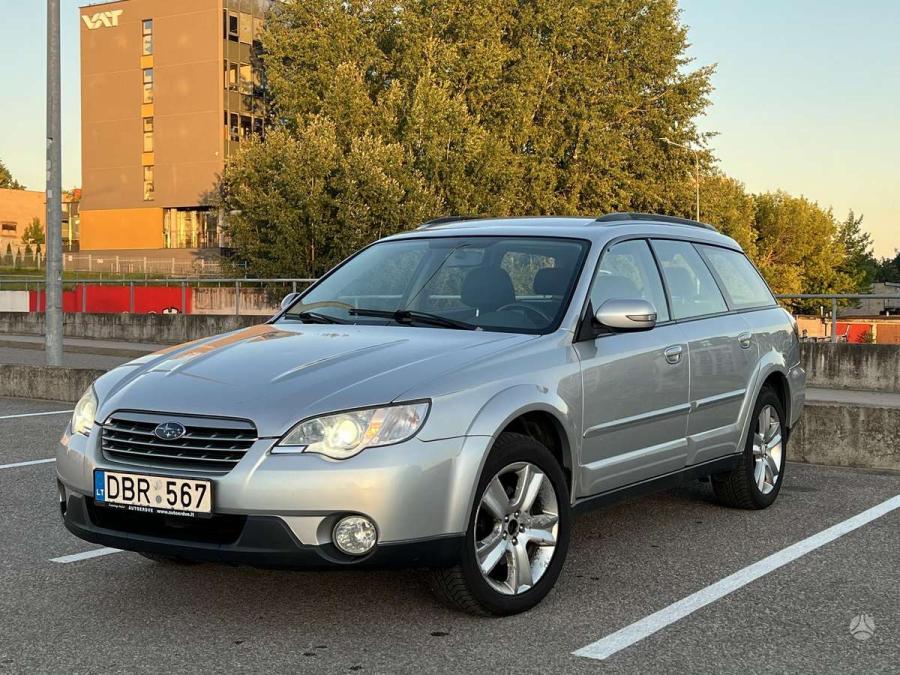 Grey Subaru Outback 2009 in Vilnius, with an engine capacity of 2.46 L and mileage of 270 thousand km for 2400 €, photo 1 on AUTOMOTO.COM.LV