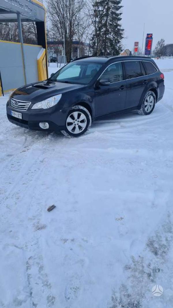 Grey Subaru Outback 2010 in Radviliskis, with an engine capacity of 2.00 L and mileage of 364 thousand km for 2700 €, photo 3 on AUTOMOTO.COM.LV