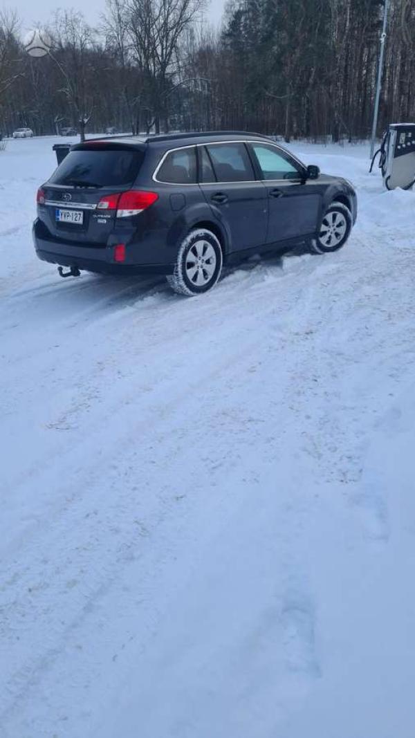 Grey Subaru Outback 2010 in Radviliskis, with an engine capacity of 2.00 L and mileage of 364 thousand km for 2700 €, photo 4 on AUTOMOTO.COM.LV