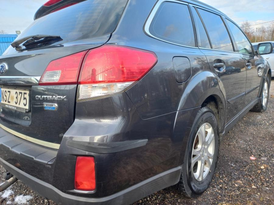 Pelēks Subaru Outback 2010 Rīga, ar dzinēja tilpumu 2.00 L un nobraukumu 300 tūkst. km par 1500 €, foto 5 vietnē AUTOMOTO.COM.LV