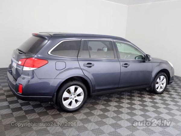 Pelēks Subaru Outback 2010 Tallina, ar dzinēja tilpumu 2.50 L un nobraukumu 159 tūkst. km par 2999 €, foto 3 vietnē AUTOMOTO.COM.LV