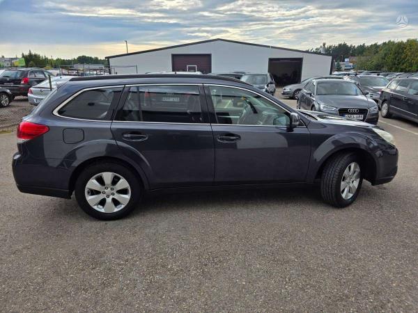 Grey Subaru Outback 2010 in Utena, with an engine capacity of 2.46 L and mileage of 270 thousand km for 7750 €, photo 2 on AUTOMOTO.COM.LV