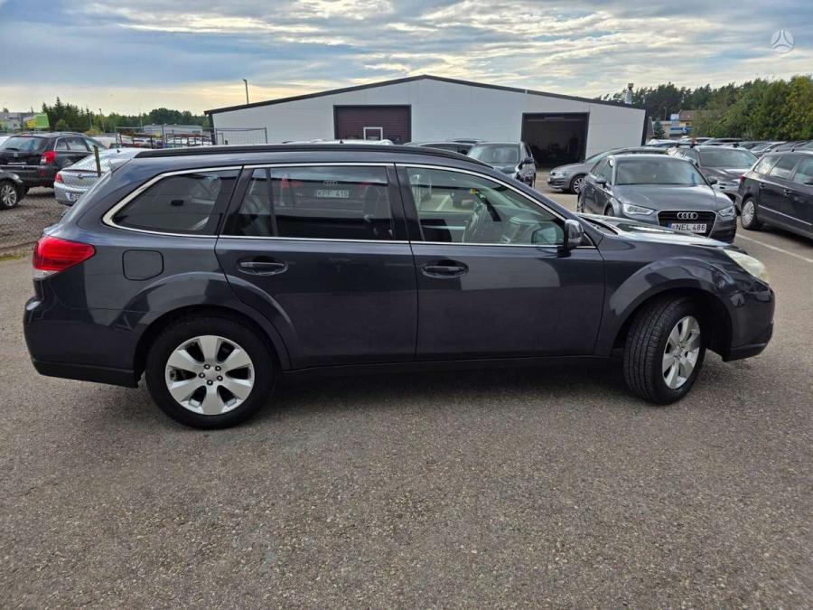 Pelēks Subaru Outback 2010 Utena, ar dzinēja tilpumu 2.46 L un nobraukumu 270 tūkst. km par 7750 €, foto 3 vietnē AUTOMOTO.COM.LV