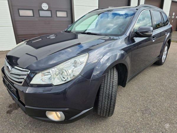Grey Subaru Outback 2010 in Utena, with an engine capacity of 2.46 L and mileage of 270 thousand km for 7750 €, photo 7 on AUTOMOTO.COM.LV